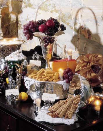 Simple Buffet Tablescapes Thanksgiving Tablescape :: Buffet Style